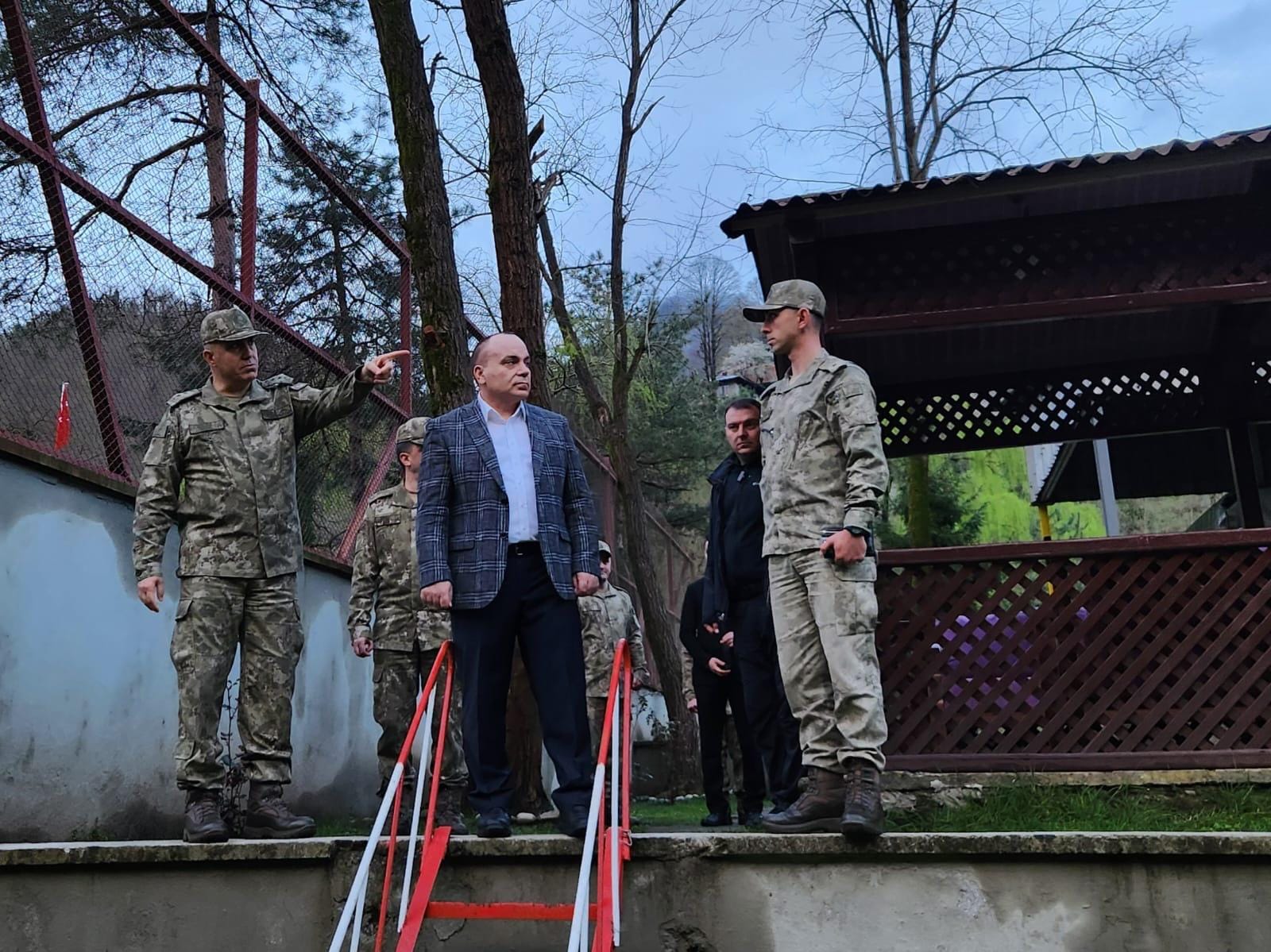 VALİ CENGİZ ÜNSAL, GÜRCİSTAN SINIRINDA BULUNAN MURATLI HUDUT KARAKOLU ...